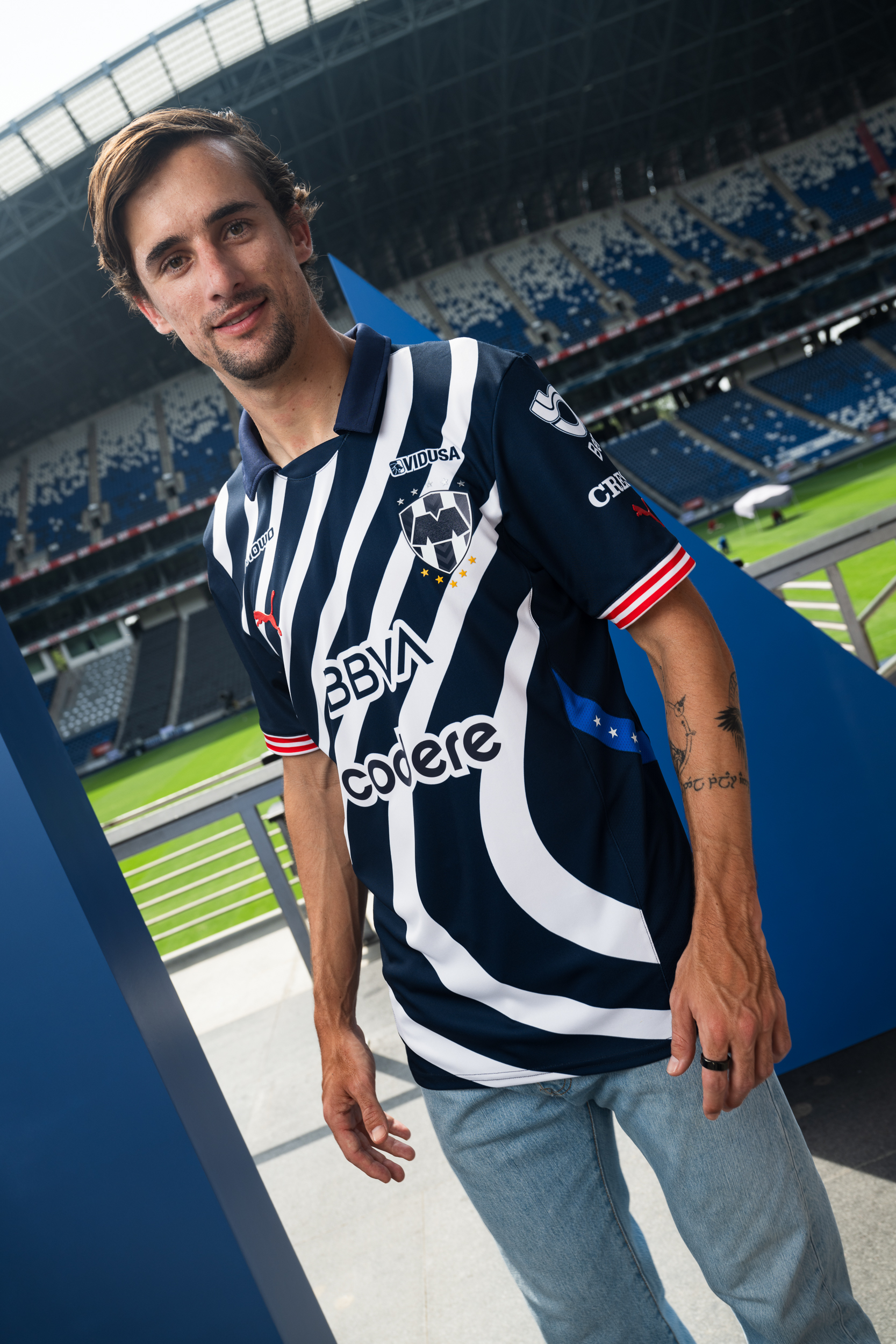 LA ESPERA HA TERMINADO… LLEGA EL NUEVO JERSEY RAYADO PARA LA LEAGUES ...